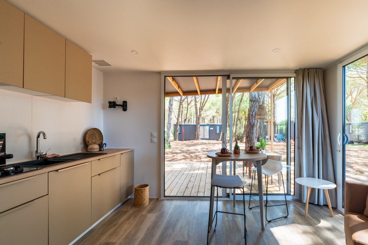 Libra Duo Lodge: Mobilheim mit Veranda in Cavallino | Camping Ca' Savio